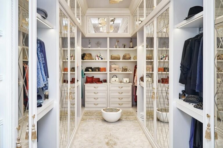 6 Chic White Custom Closet Ideas for Fashionable Living!