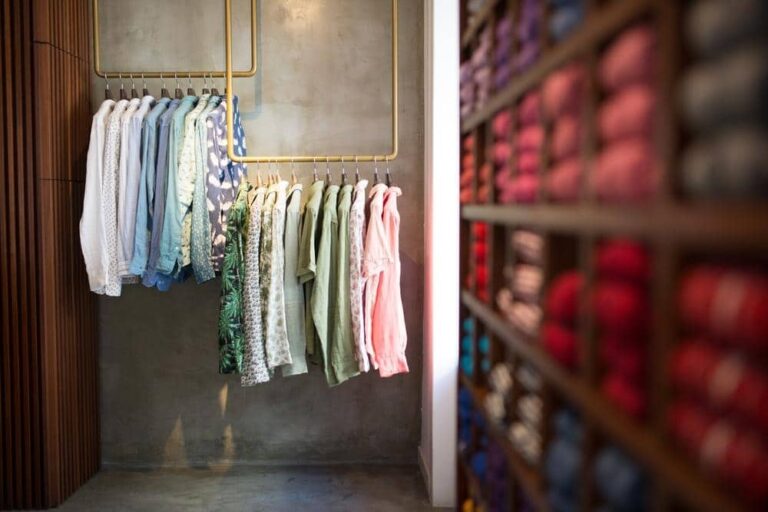 5 Joyful Color Coordinated Closet Ideas and Inspirations
