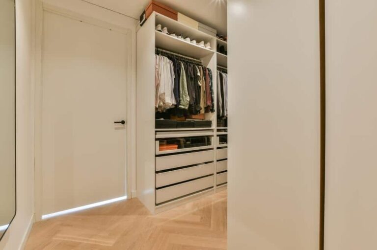 How to Turn a Room Into a Closet in 10 Steps: Easy Guide