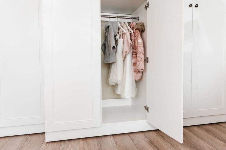 9 Chic Free Standing Wardrobe Ideas for Clutter-Free Bedroom